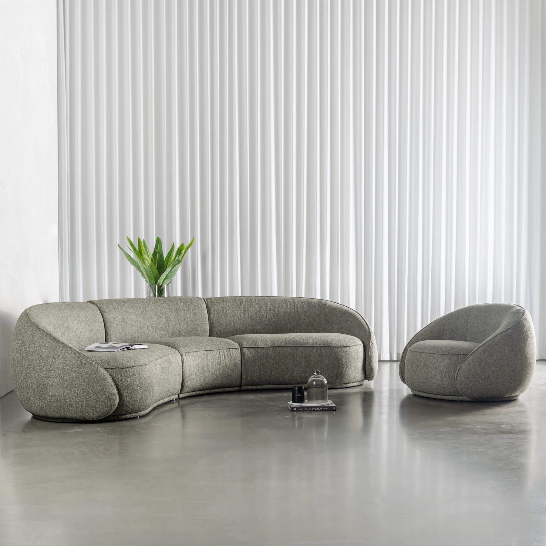 CARSON LINCOLN CURVED 3S SOFA | BAYLEAF GREEN – Living By Design